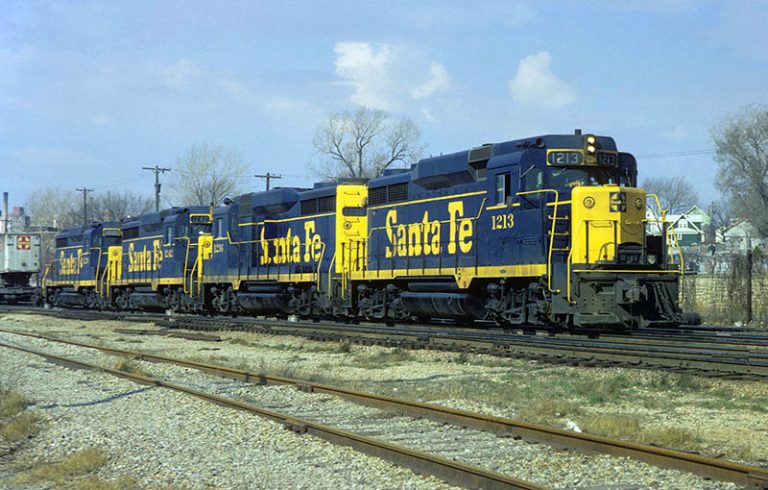 Bachmann Trains Santa Fe GP30 in HO Scale - Railroad Model Craftsman
